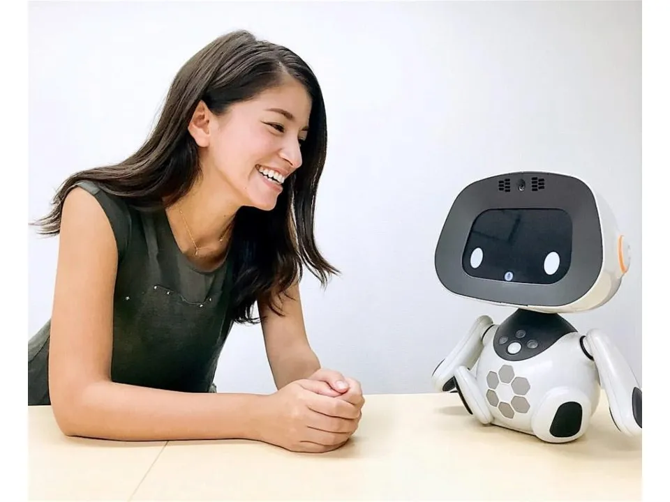 ワークライフスタイルを変革する！コミュニケーションロボット「Unibo」 | RoboStep